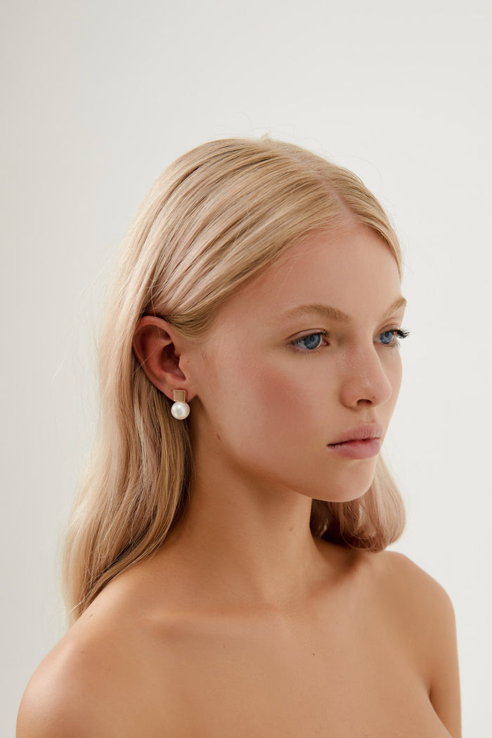 TAMMIN - Rose Gold Minimalist Pearl Bridal Earrings – Modern Wedding ...